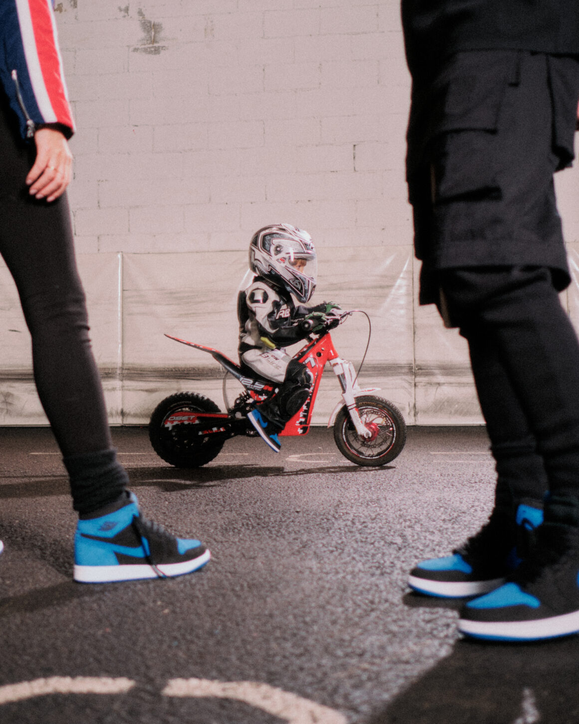 La familia Jordan (by FOOTDISTRICT) | El piloto. Air Jordan 1 «Royal ...