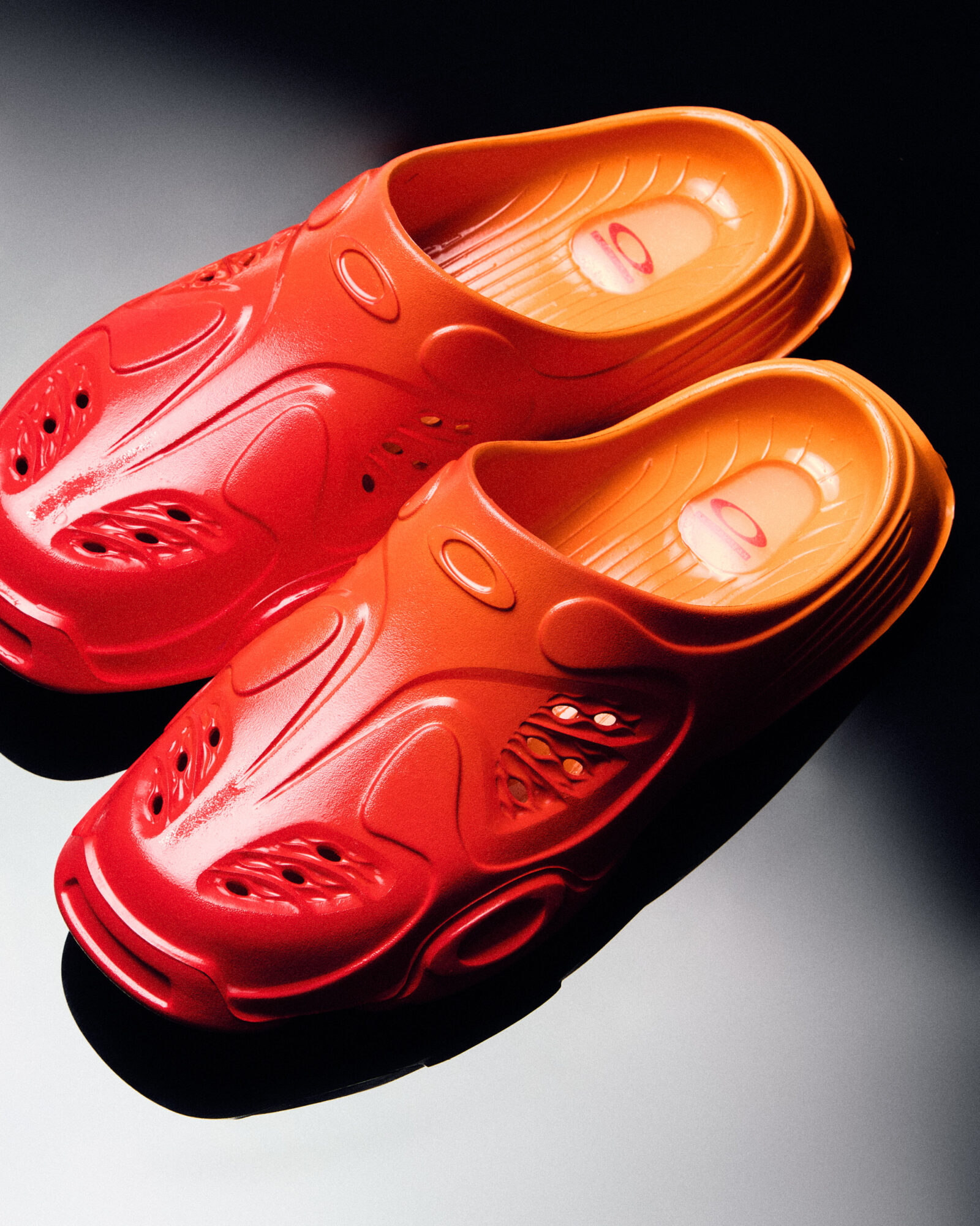 Sandals vs. clogs: the summertime battle – BLOG | FOOTDISTRICT