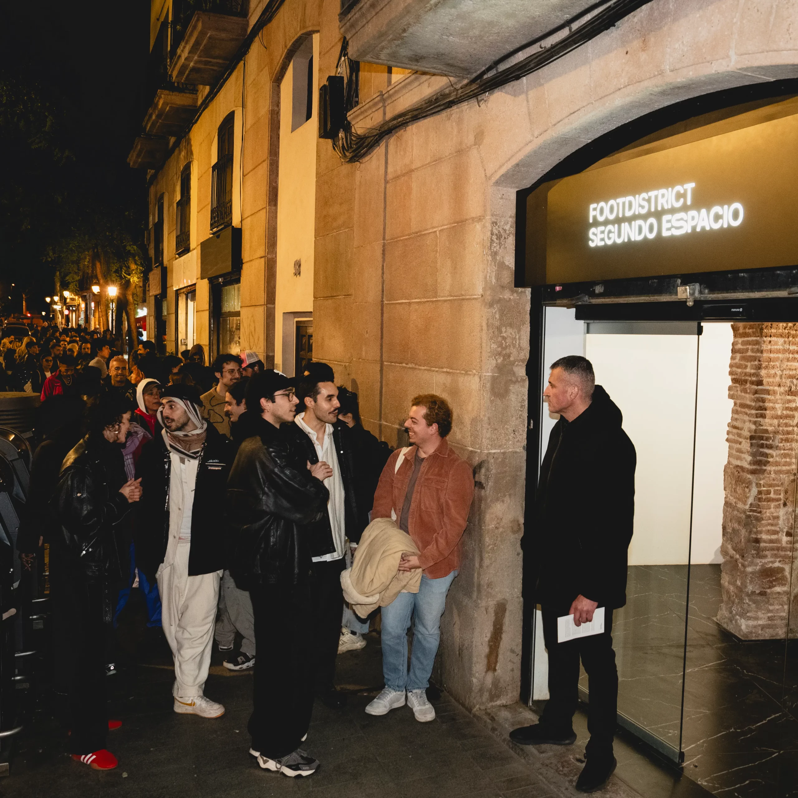 Segundo Espacio presenta "Besos hasta agotar stock" – BLOG | FOOTDISTRICT