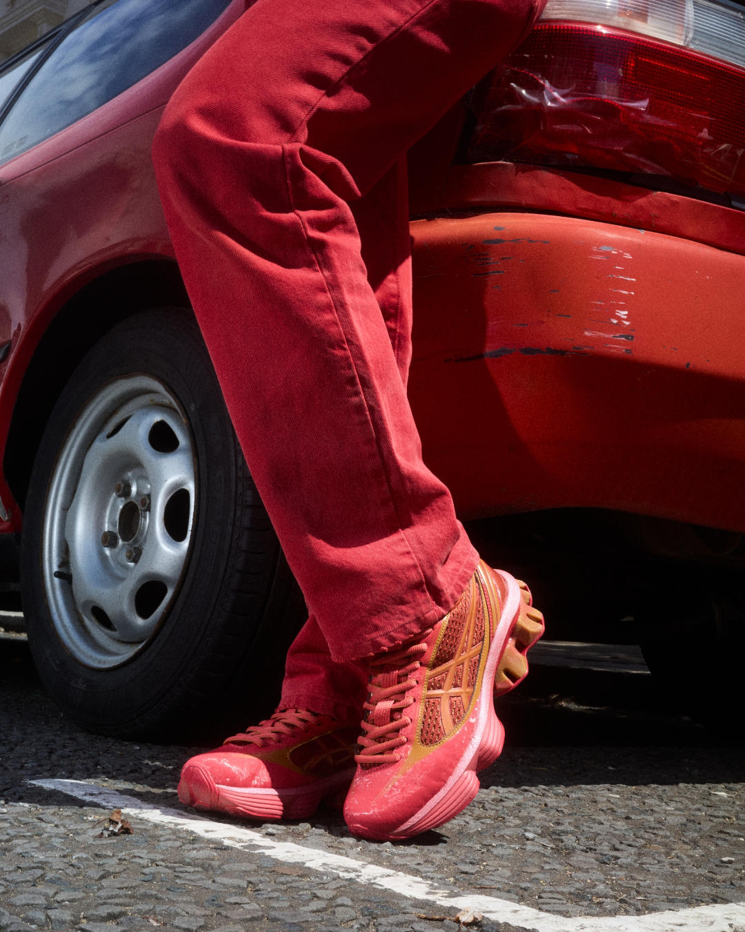 US6-S GEL-KINETIC FLUENT, una nueva silueta curated by Kiko Kostadinov ...