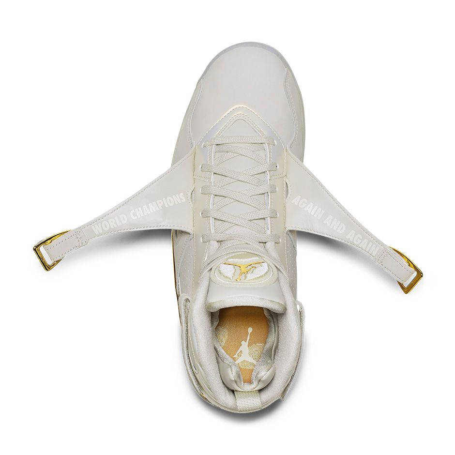 Nueva celebración con confeti, champán y las Air Jordan 8 Retro C&C ...